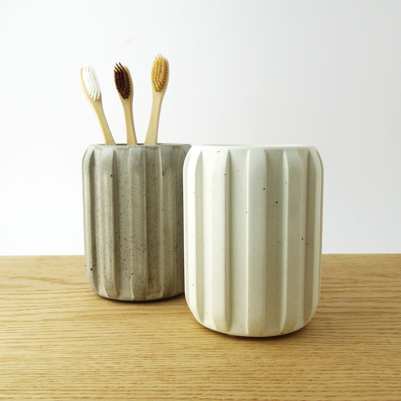 Concrete toothbrush holder - natural grey or white – Sarus Originals
